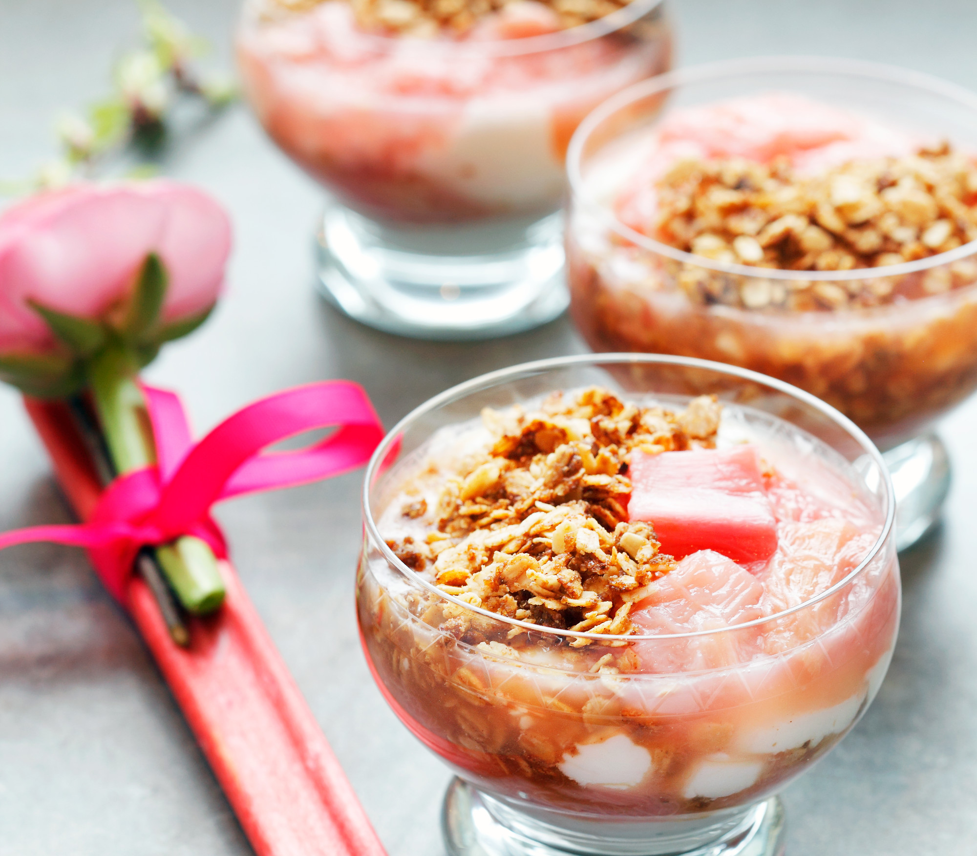 Hõrk rabarberi-jogurtidessert | kodus.ee