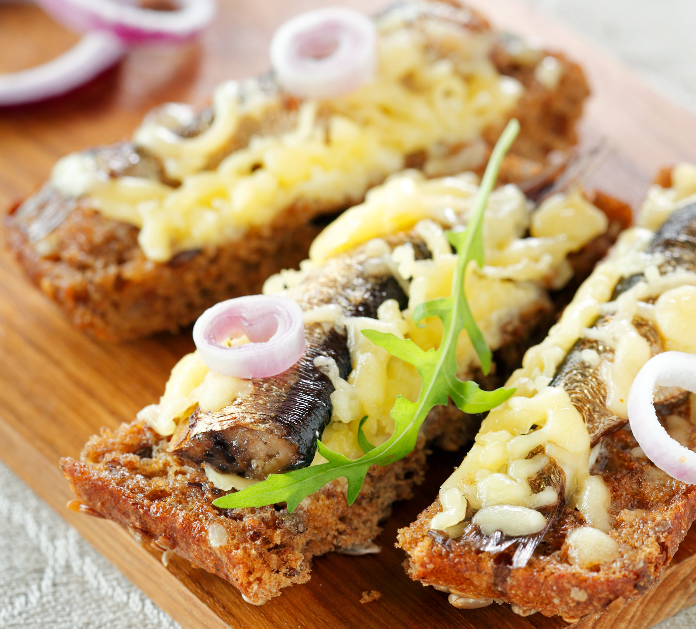 Retroretsept | 4 maitsvat sprotivõileiba | kodus.ee